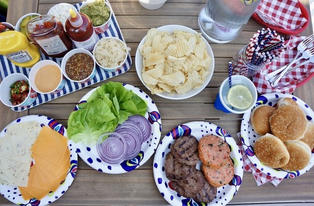 Tips To Build Your Own Gourmet Looking Burger Bar